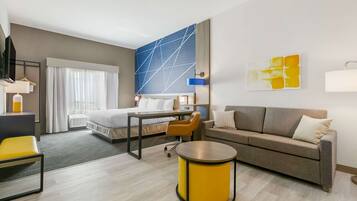 Suíte, para não fumantes (1 King Bed, 1 Double Bed) | Escrivaninha, cortinas blackout, ferros/tábuas de passar roupa