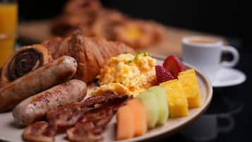 Pequeno-almoço tipo buffet diário mediante uma taxa