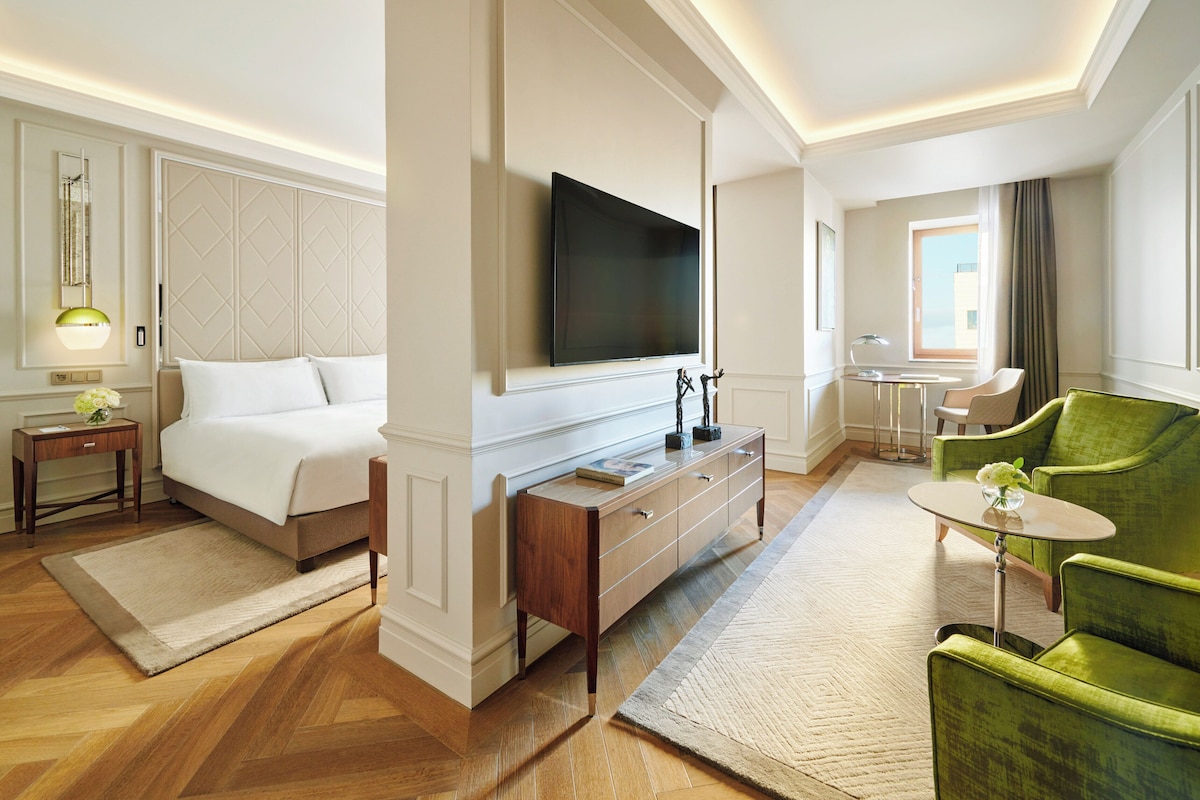 Suite Júnior, 1 cama king-size | Roupa de alta qualidade, minibar, cofre no quarto, secretária 