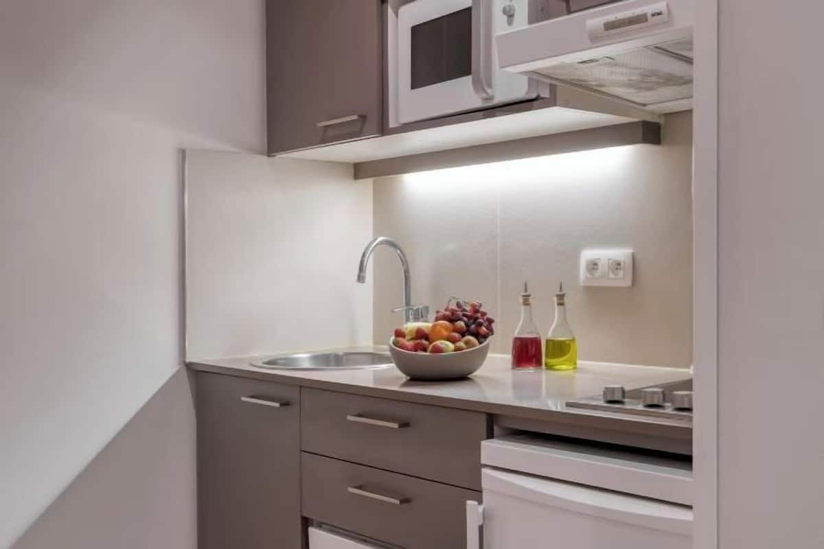 Cozinha privada | Geladeira, micro-ondas, cooktop, lava-louças