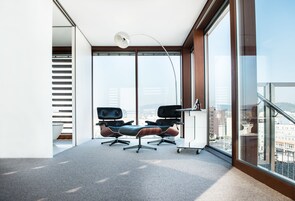 Loftcube | Roupa hipoalergénica, cofre no quarto, secretária 