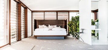 Loftcube | Roupas de cama antialérgicas, cofres nos quartos, escrivaninha