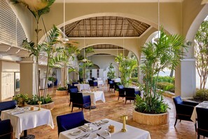 3 restaurantes, pequenos-almoços servidos, cozinha caribenha 