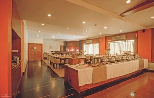 2 restaurantes, pequenos-almoços servidos, cozinha indiana 