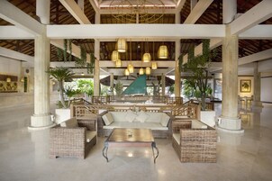 Área de estar no saguão