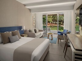 Quarto Familiar | Minibar, cofre no quarto, quartos insonorizados, Wi-fi grátis 