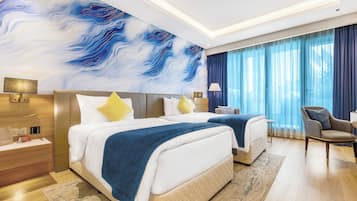 Quarto clássico, 2 camas de solteiro | Roupas de cama premium, edredons de pluma, frigobar, cofres nos quartos