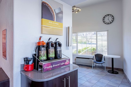 ServiƧo de cafƩ. Motel 6 Pendleton, OR - West