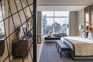 Suite Júnior, 1 cama king-size | Lençóis de algodão egípcio, roupa de alta qualidade, edredões de penas 