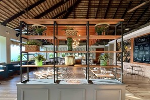 4 restaurantes, pequenos-almoços servidos 