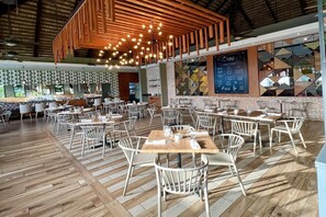 4 restaurantes: opção de café da manhã, almoço e jantar