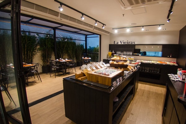 Pequenos-almoços, almoços e jantares servidos