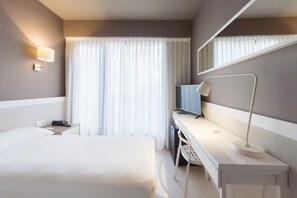 Quarto casal ou duplo superior | Roupas de cama premium, frigobar, cofres nos quartos, escrivaninha