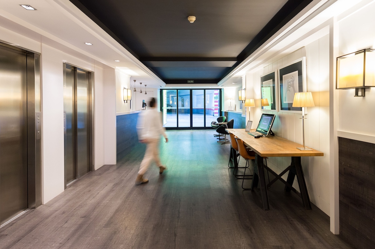 Parallel Reviews, Deals & Photos 2026 - Expedia