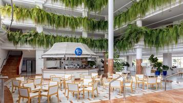 3 bares/lounges, este bar no terraço do hotel