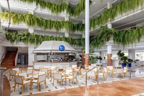 3 bares/lounges, este bar no terraço do hotel 