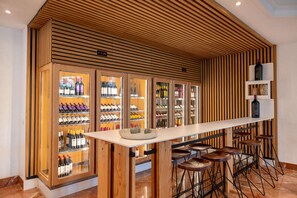 2 restaurantes, pequenos-almoços servidos, cozinha mediterrânica 