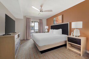 Condo, 2 quartos, cozinha | Cofres nos quartos, ferros/tábuas de passar roupa, Wi-Fi de cortesia