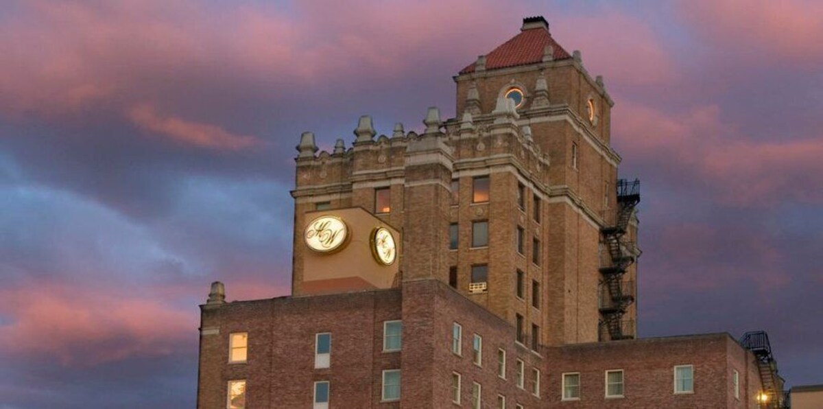 The Marcus Whitman Hotel and Conference Center Reviews, Deals & Photos ...