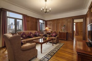 Suite Clássica | Sala | Televisor LCD de 50 polegadas com canais digitais, televisor 