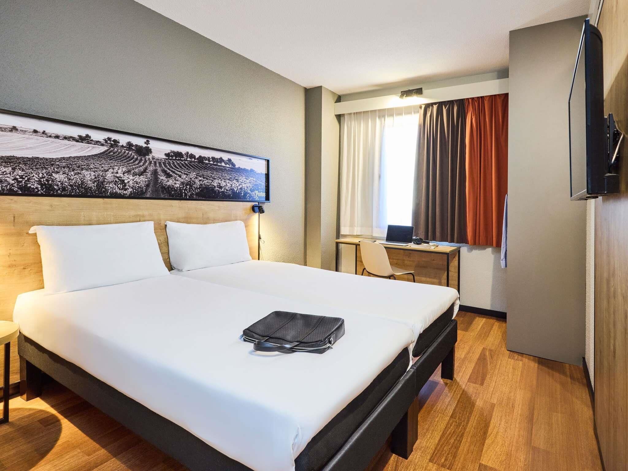 Quarto standard, 2 camas de solteiro | Roupas de cama premium, escrivaninha, Wi-Fi de cortesia, roupa de cama