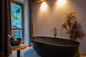 Suíte luxo, sauna seca | Comodidades do quarto