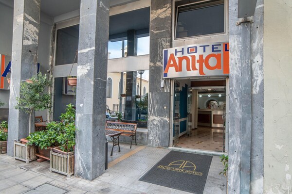 Anita Hotel - Пирей