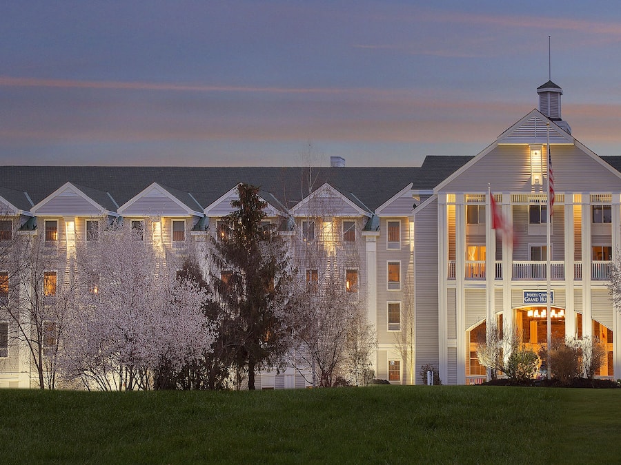 Fachada do alojamento (tarde/noite)