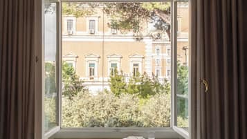 Quarto casal ou duplo standard | Frigobar, cofres nos quartos, cortinas blackout, quartos à prova de som
