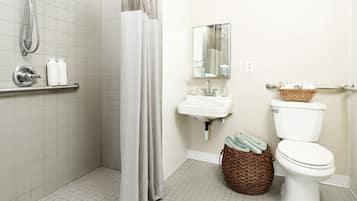 Chuveiro/banheira combinados, toalhas de banho, sabonete