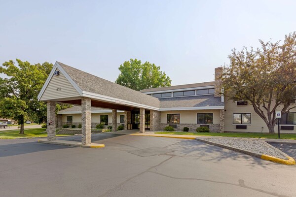 Quality Inn Oshkosh Aviation Park - Oshkosh, WI