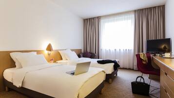 Roupa hipoalergénica, cofre com capacidade para portátil