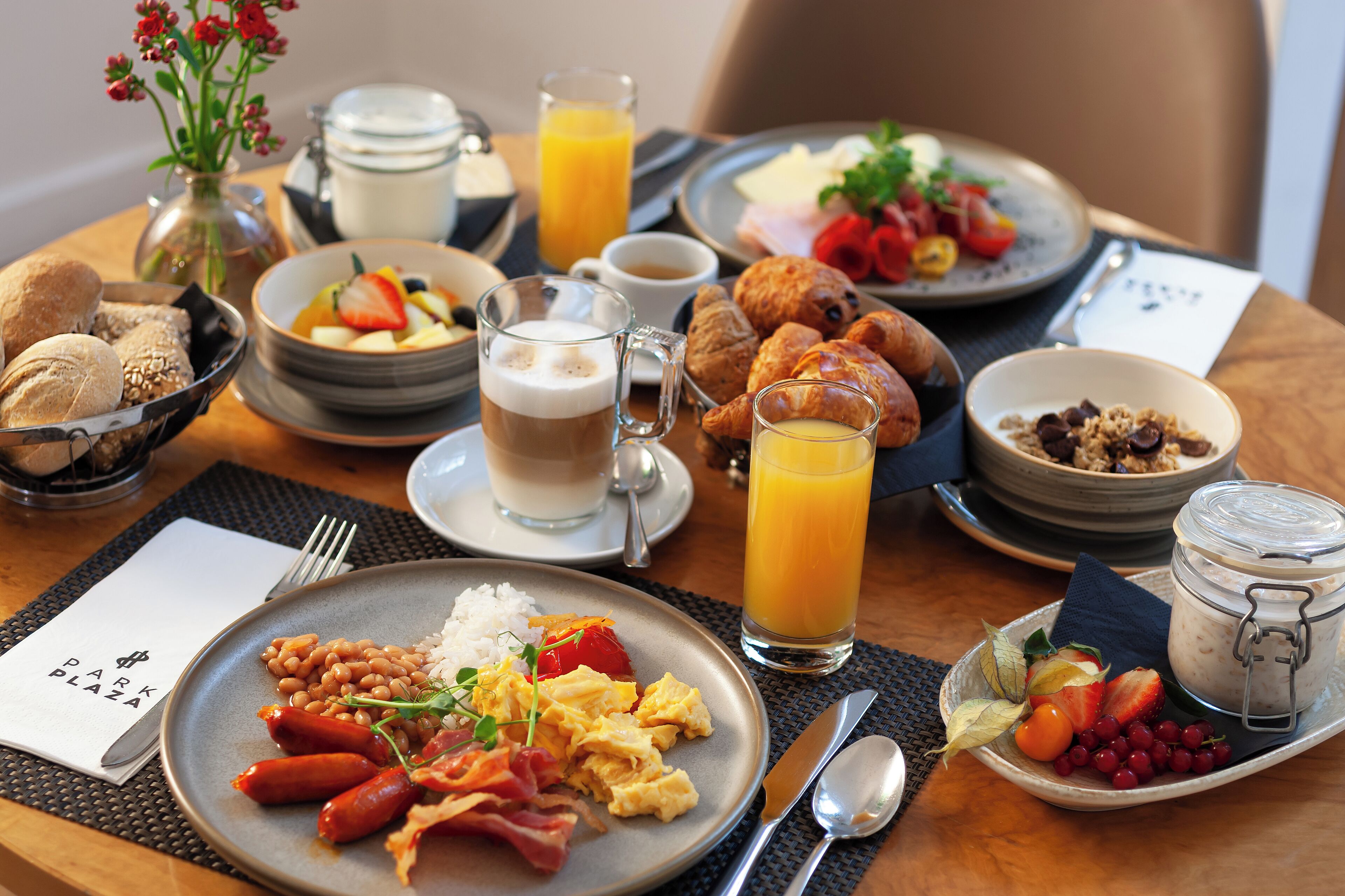 Pequeno-almoço tipo buffet diário mediante uma taxa 