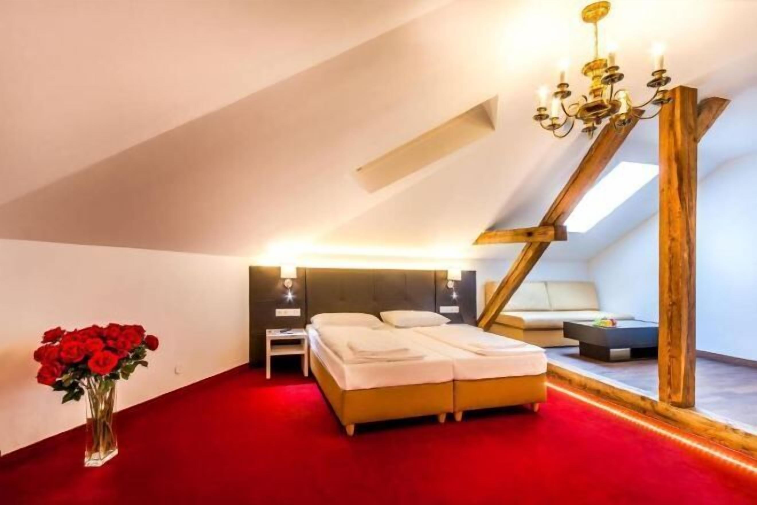 Com decoração personalizada, com mobília individualizada 