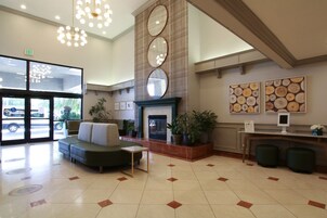 Área de estar no saguão