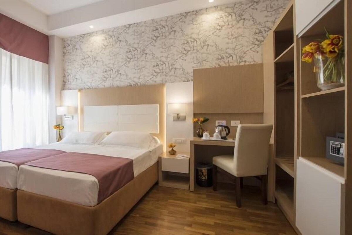 Roupa de alta qualidade, edredões de penas, minibar 