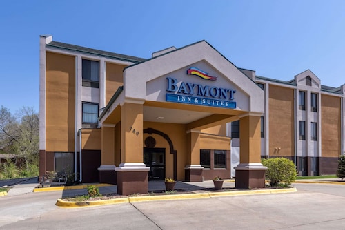 Top Hotels in Lawrence, KS from $55 - Expedia