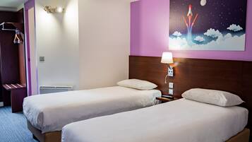 Quarto duplo standard | Escrivaninha, Wi-Fi de cortesia, despertadores