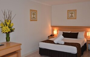 1 quarto, roupas de cama premium, cofres nos quartos, escrivaninha