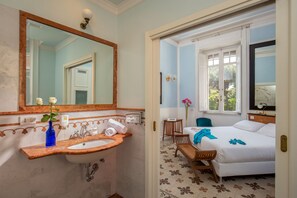 Quarto casal conforto | Banheiro | Produtos de toalete grátis, secador de cabelo, bidê, toalhas de banho
