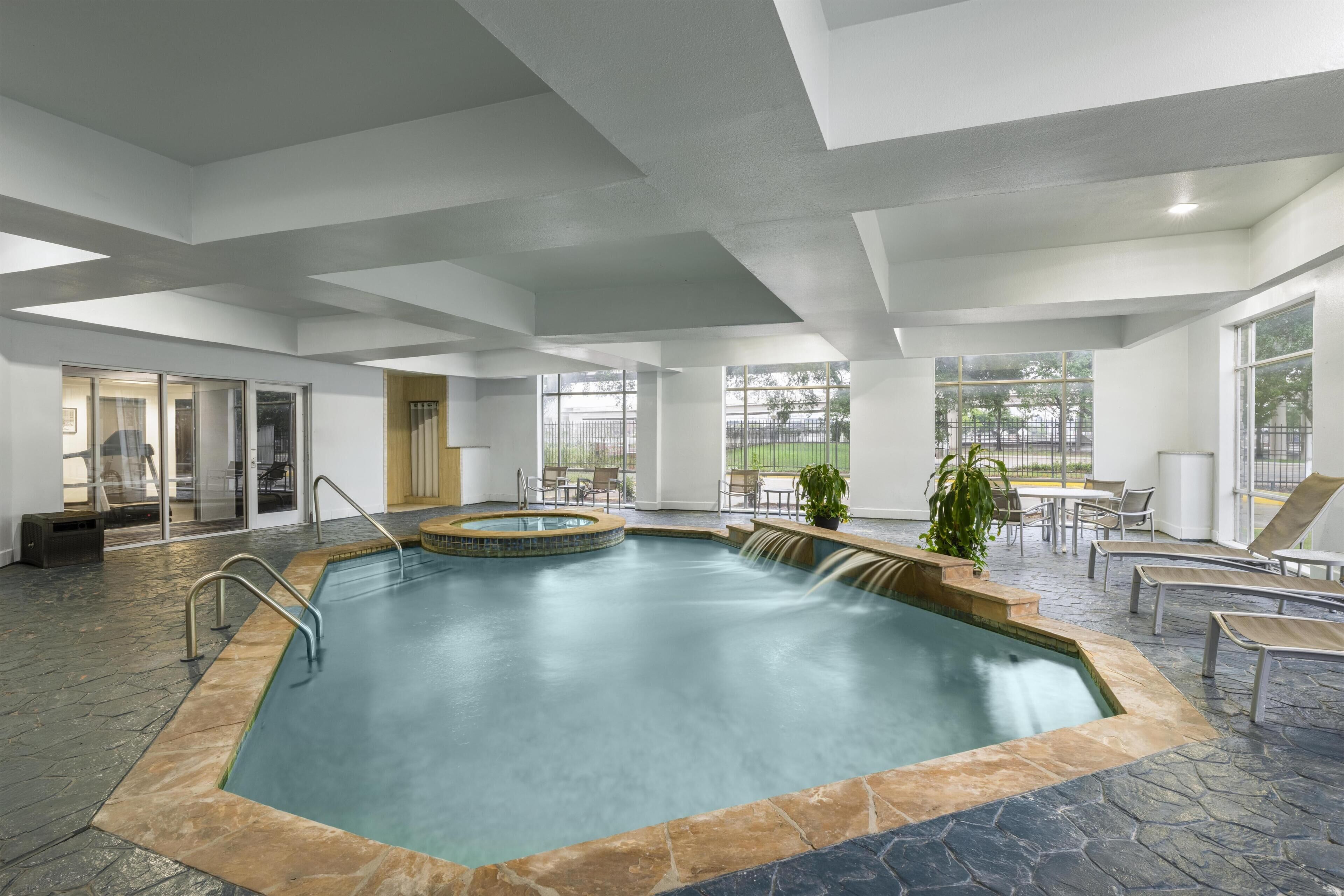 Piscina interna, piscina externa