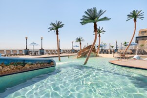 Piscina interna, piscina externa sazonal