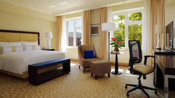 Quarto superior, 1 cama King | 1 quarto, roupas de cama premium, edredons de pluma, frigobar