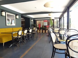 Pequeno-almoço tipo buffet diário mediante uma taxa 