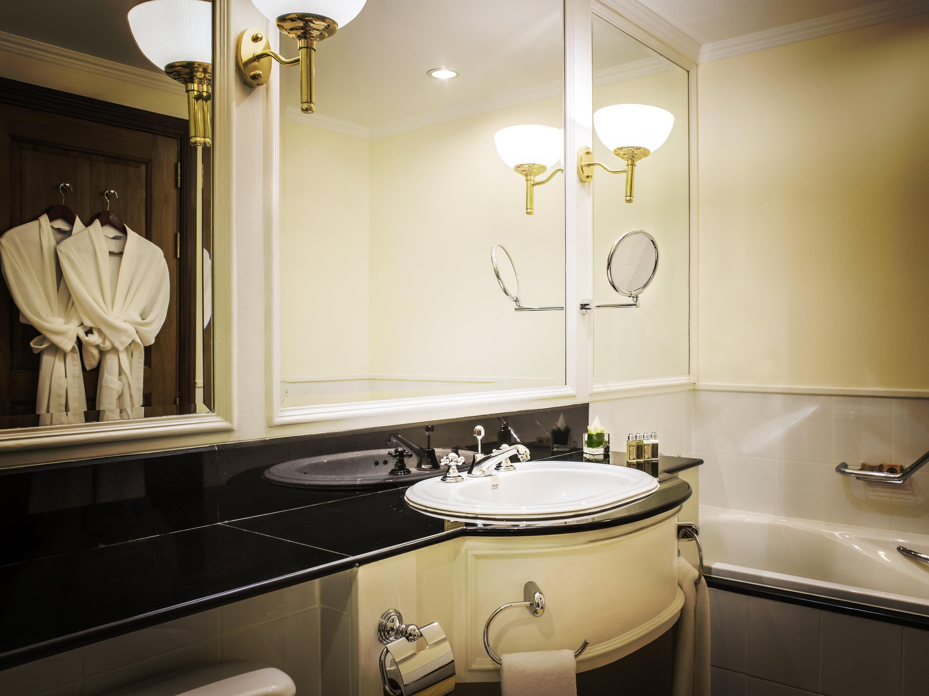 Suite Júnior, 1 cama king-size, acesso ao Club Lounge (Club Millésime Access) | Roupa hipoalergénica, edredões de penas, minibar, cofre no quarto 