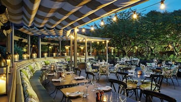 2 restaurantes, pequenos-almoços servidos, cozinha francesa