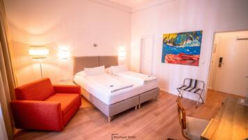 Quarto Duplo Premium, 1 cama king-size, varanda, Vista para a cidade | 1 quarto, roupa de alta qualidade, cofre no quarto