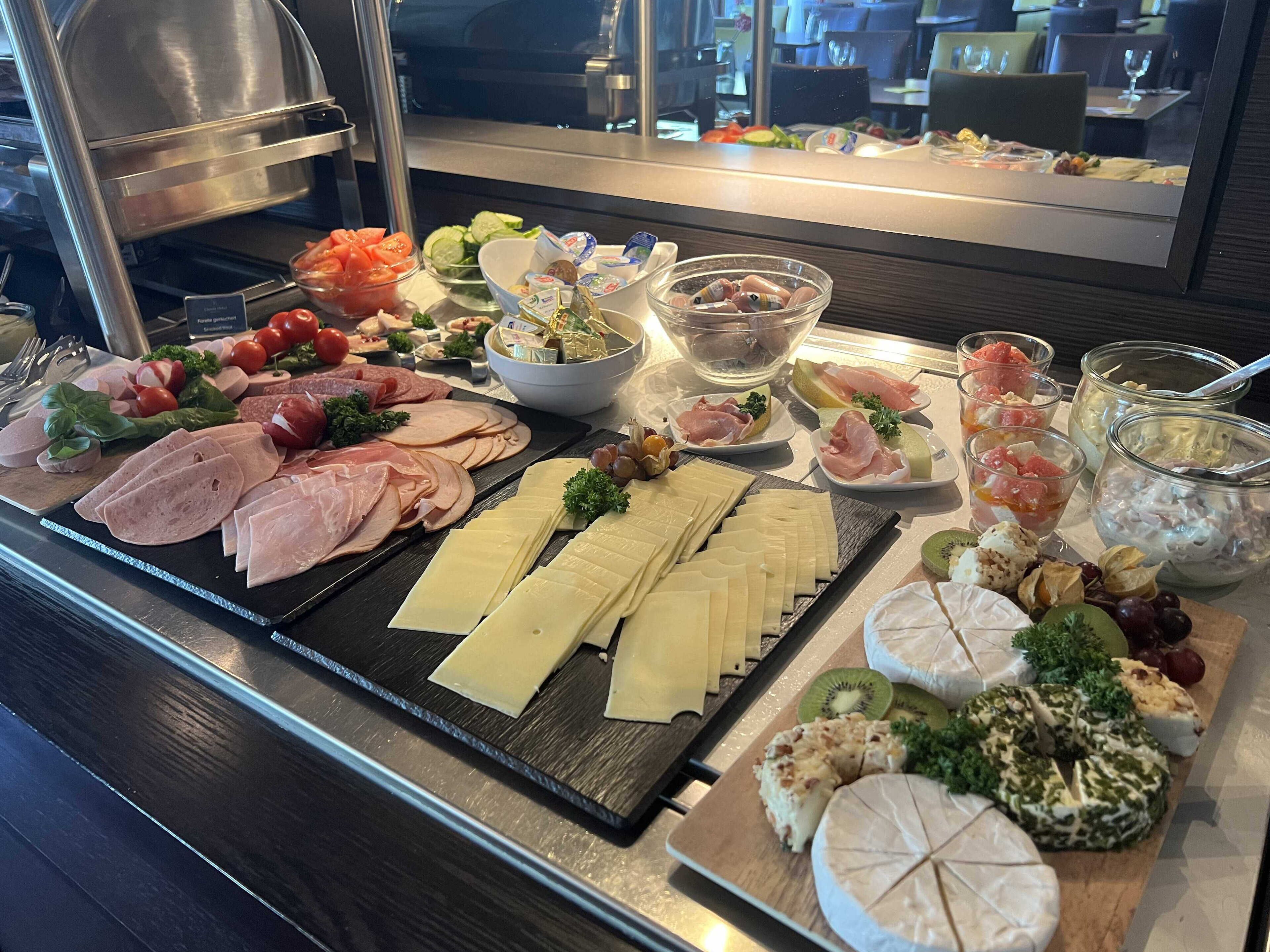 Pequeno-almoço tipo buffet diário mediante uma taxa 