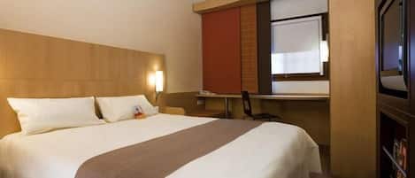 Secretária, ferro/tábua de engomar, Wi-fi grátis