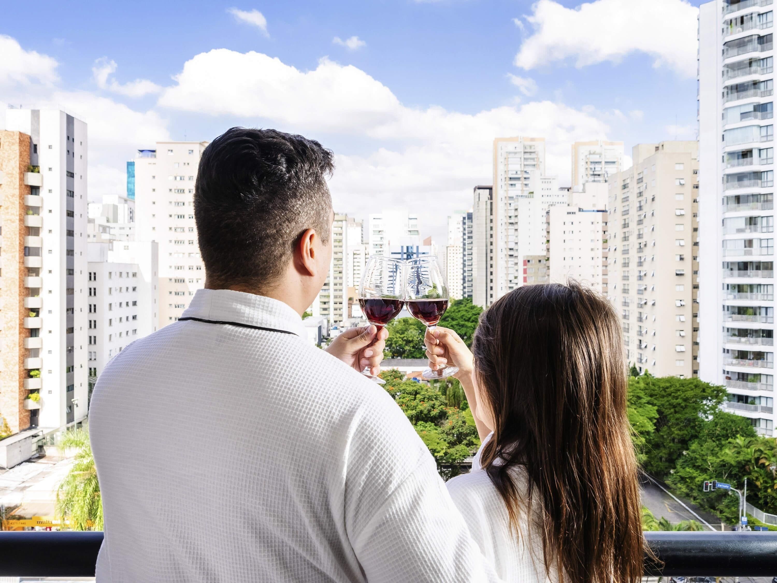 Quarto standard, 1 cama de casal | Frigobar, cofres nos quartos, escrivaninha, cortinas blackout